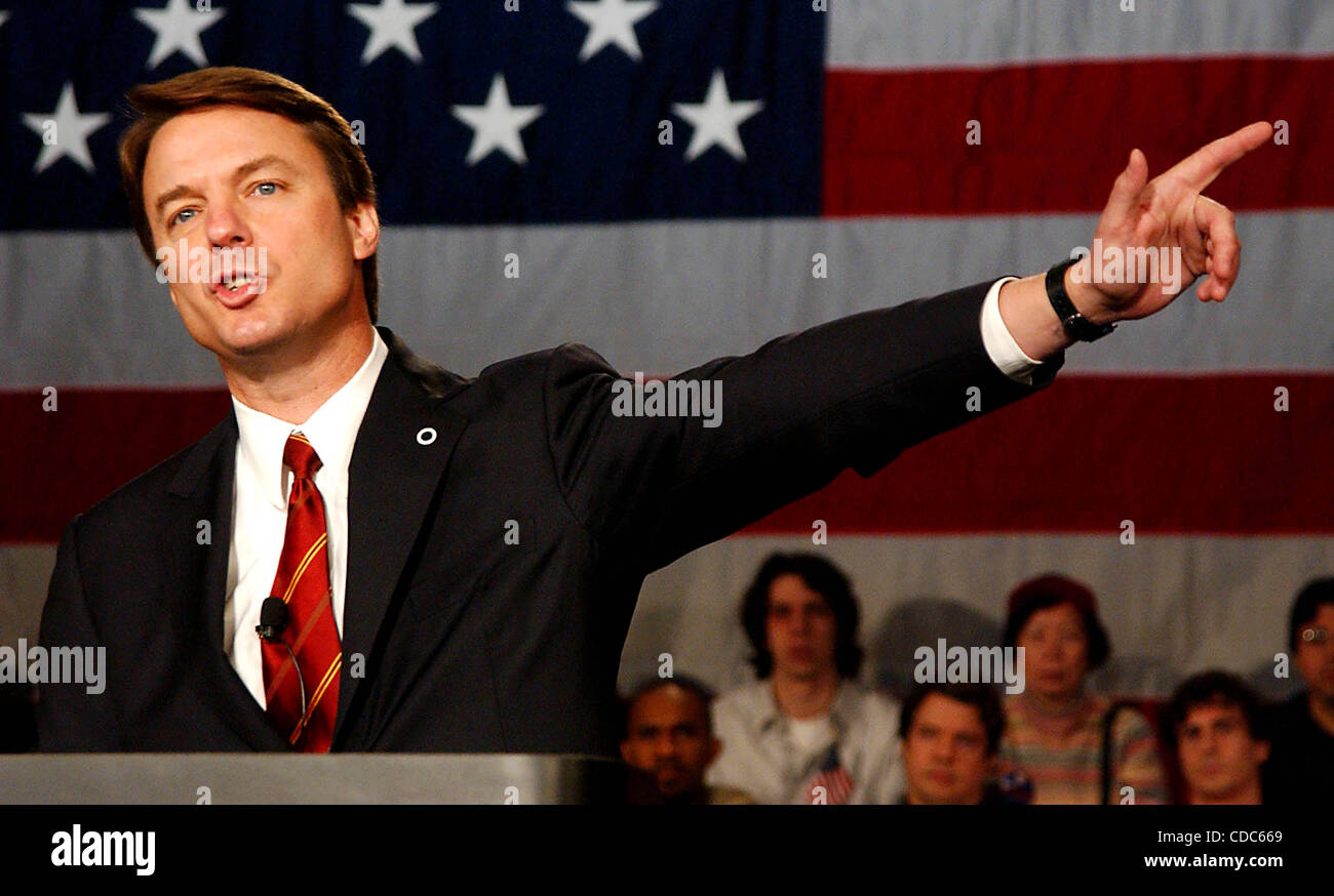 K35693AR.JOHN EDWARDS CAMPAIGNING FOR PRESIDENT AT COLUMBIA UNIVERSITY ...
