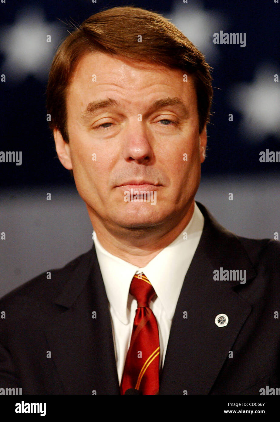 K35693AR.JOHN EDWARDS CAMPAIGNING FOR PRESIDENT AT COLUMBIA UNIVERSITY ...
