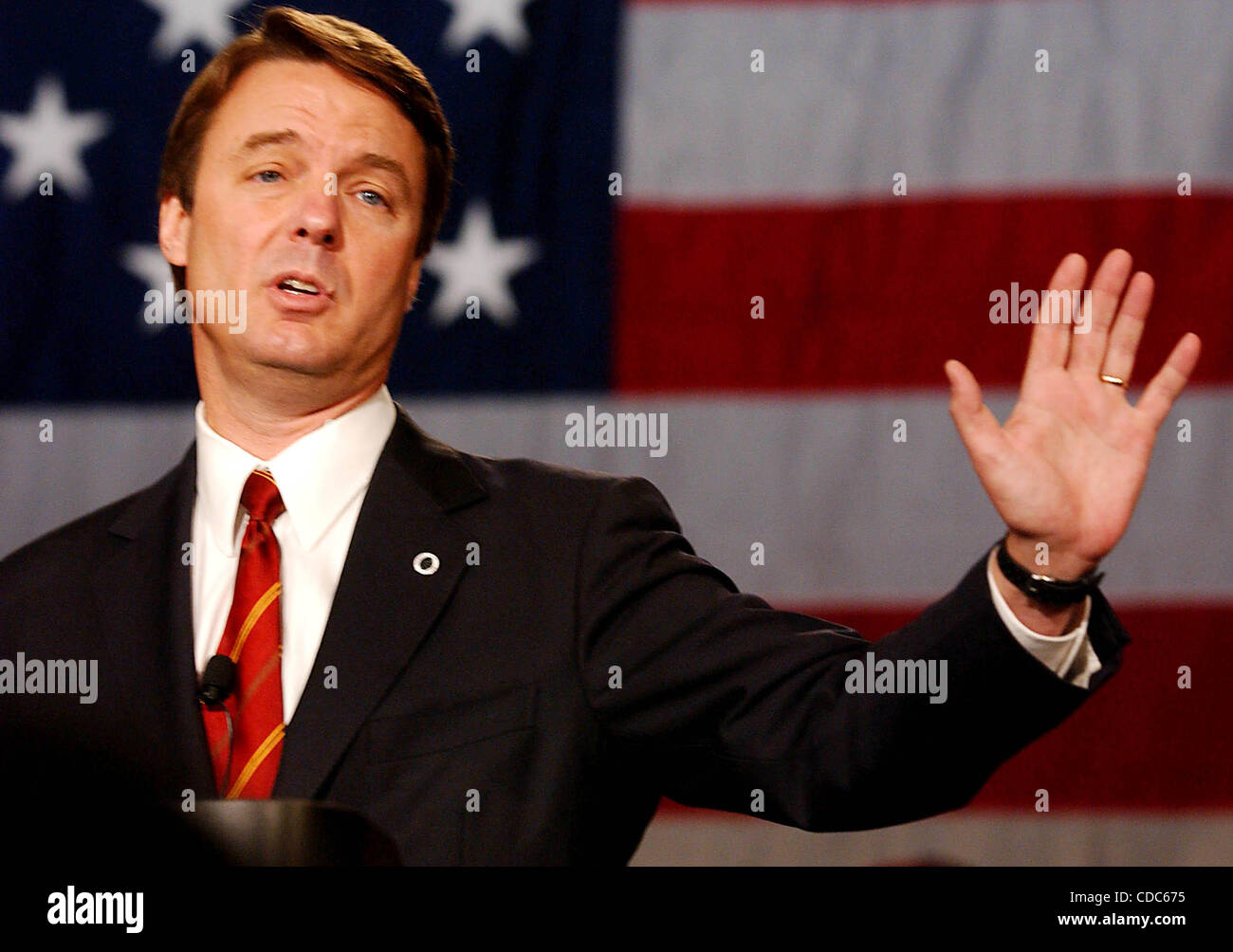 K35693AR.JOHN EDWARDS CAMPAIGNING FOR PRESIDENT AT COLUMBIA UNIVERSITY ...