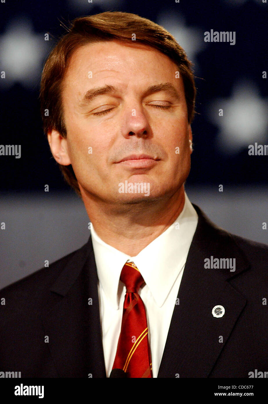 K35693AR.JOHN EDWARDS CAMPAIGNING FOR PRESIDENT AT COLUMBIA UNIVERSITY ...