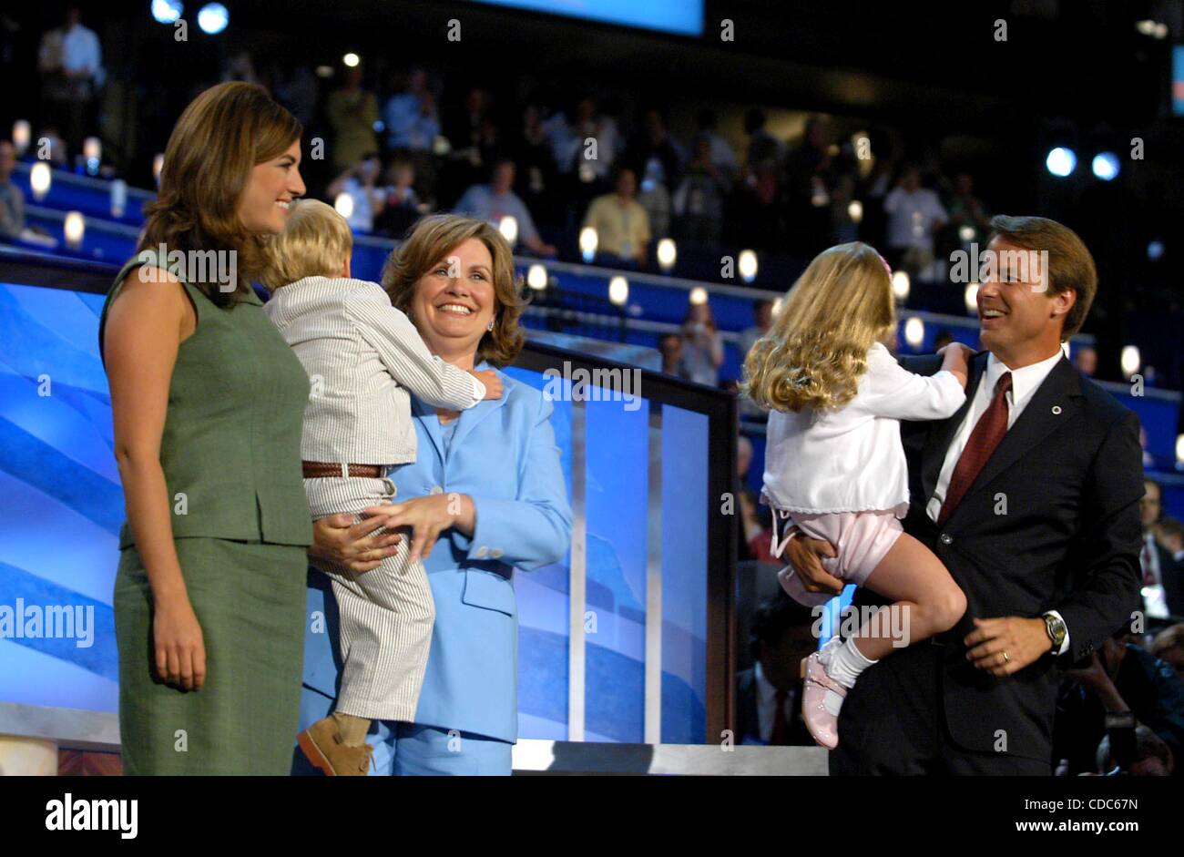 K38535AR .DEMOCRATIC NATIONAL CONVENTION. (DAY THREE) FLEET CENTER ...