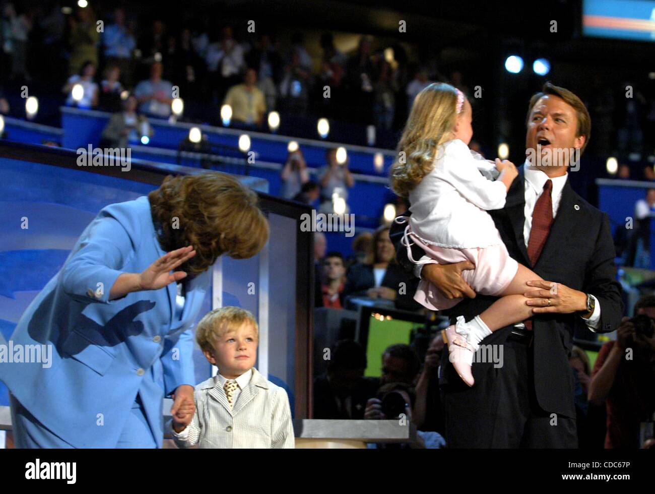 K38535AR .DEMOCRATIC NATIONAL CONVENTION. (DAY THREE) FLEET CENTER ...