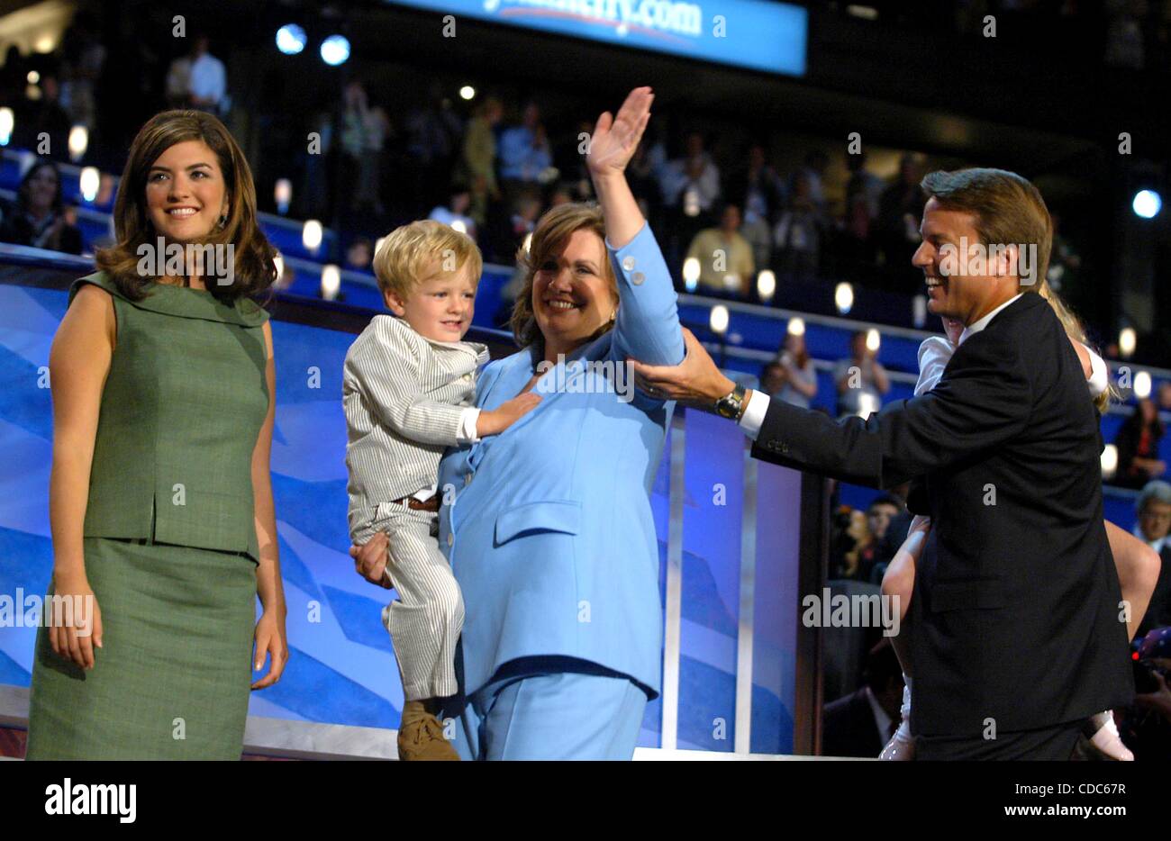 K38535AR .DEMOCRATIC NATIONAL CONVENTION. (DAY THREE) FLEET CENTER ...