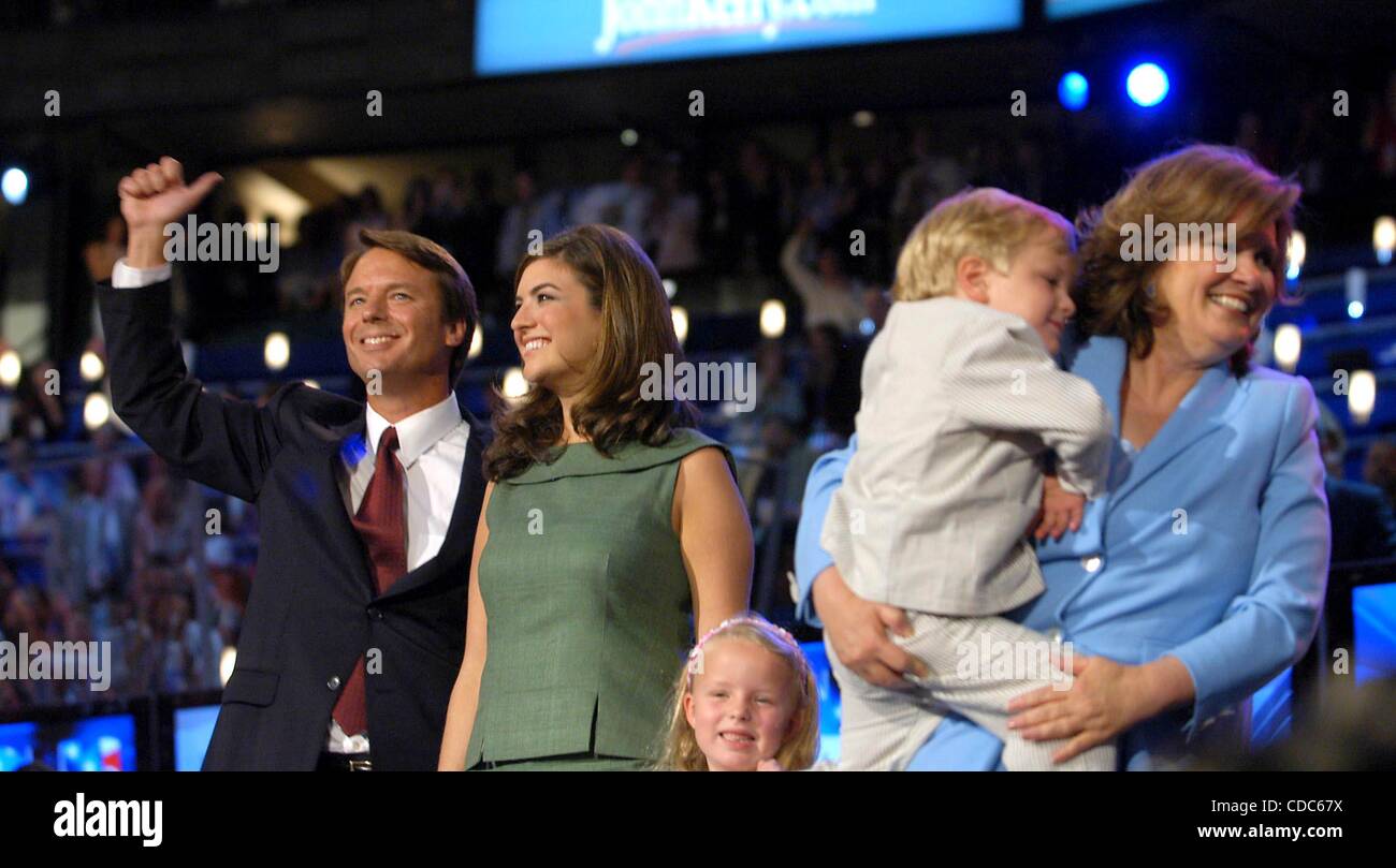 K38535AR .DEMOCRATIC NATIONAL CONVENTION. (DAY THREE) FLEET CENTER ...
