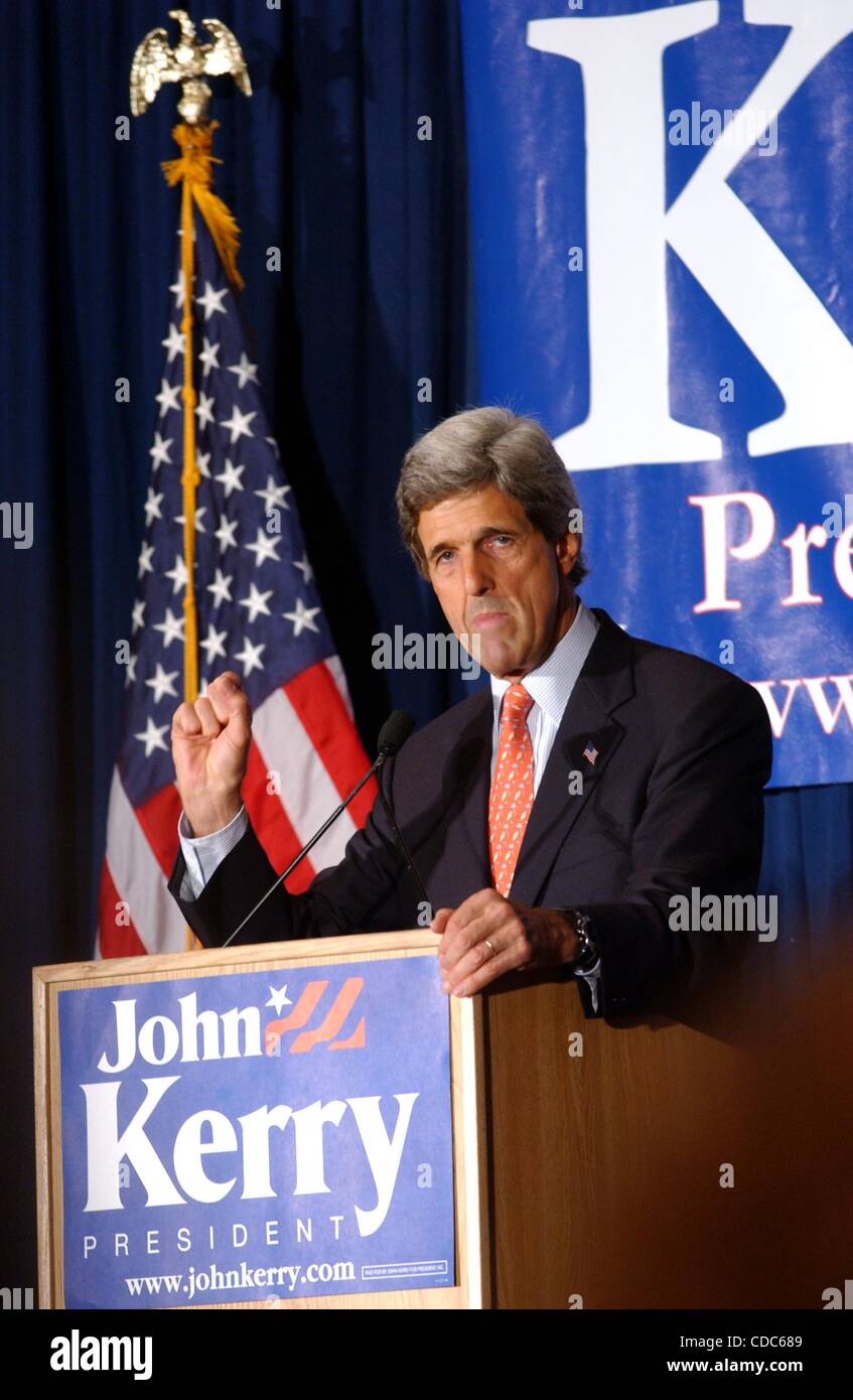 K32996AR.JOHN KERRY FUND RAISING FOR PRESIDENT AT THE HYATT IN NEW YORK ...