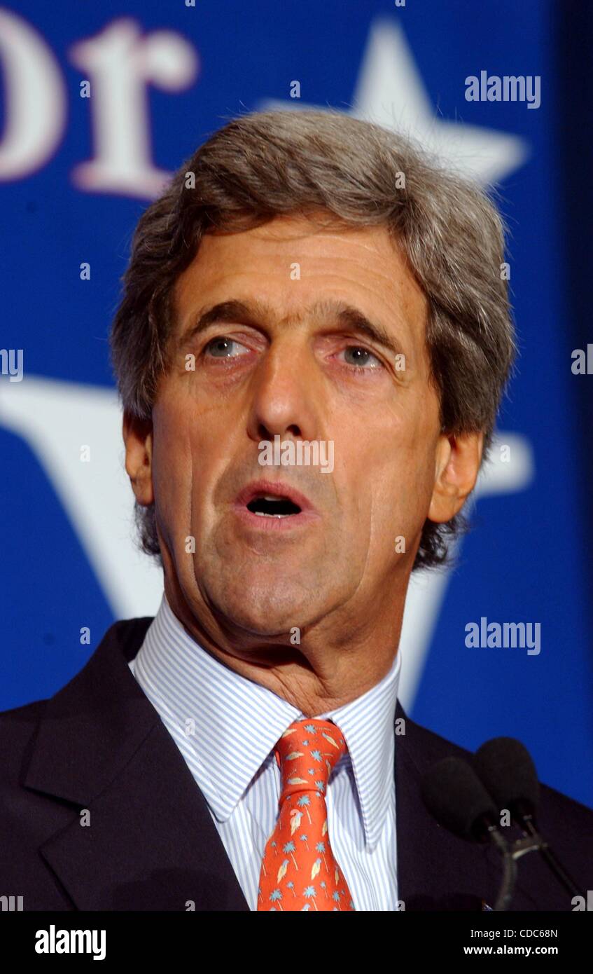 K32996AR.JOHN KERRY FUND RAISING FOR PRESIDENT AT THE HYATT IN NEW YORK ...