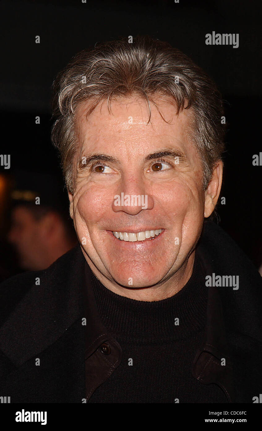 K28035AR SD12/12/2002.''TW0 WEEKS NOTICE'' PREMIERE AT THE.ZIEGFELD ...