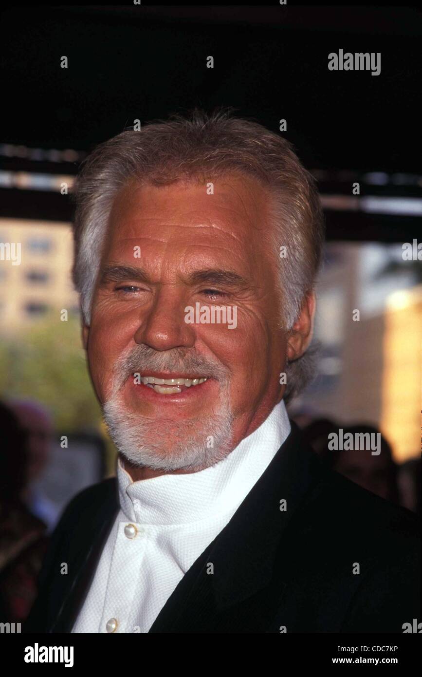 K12523AR SD0602 FIFI AWARDS AT THE AVERY FISHER HALL IN NEW YORK New ...