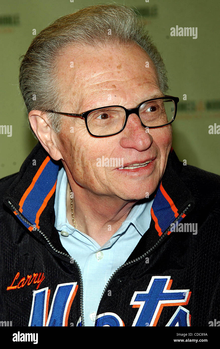 K37085AR.LARRY KING BOOK SIGNING OF ''WHY I LOVE BASEBALL'' AT BARNES ...