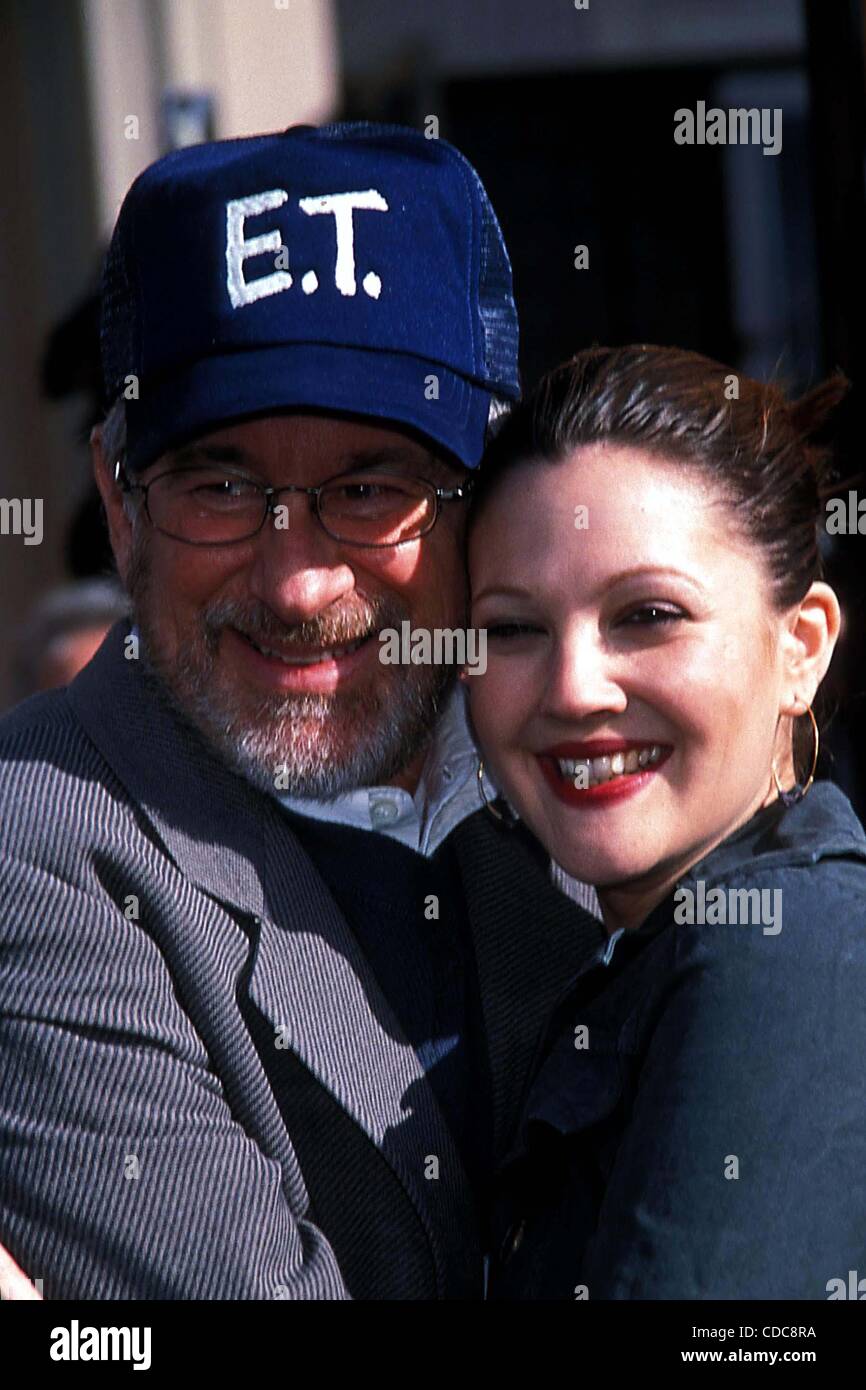 Steven spielberg and drew barrymore hi-res stock photography and images ...