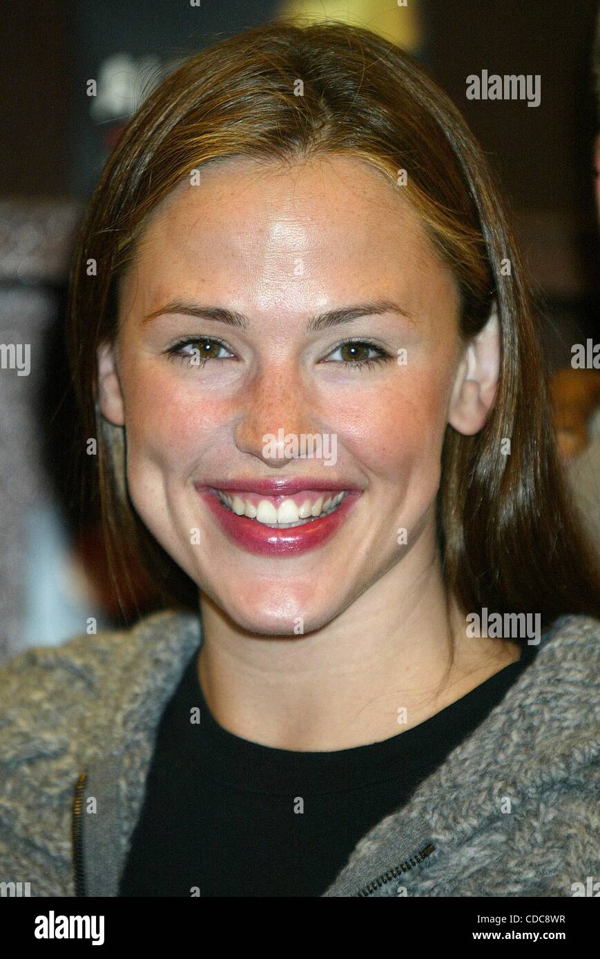 Jennifer garner alias 2002 hi-res stock photography and images - Alamy