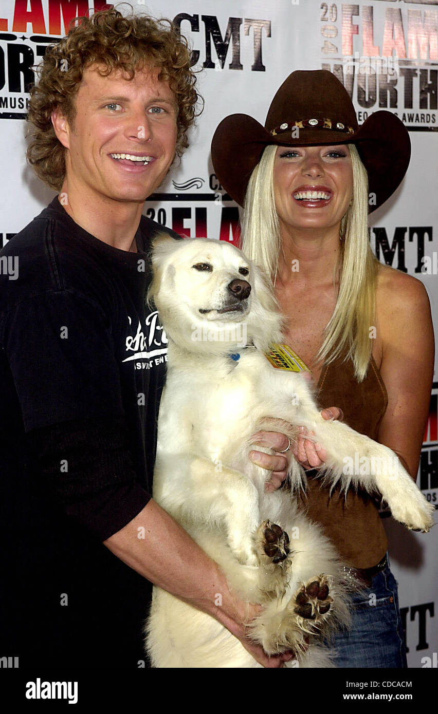 Jan. 1, 2011 - New York, New York, U.S. - K36813JKRON.CMT 2004 FLAME ...