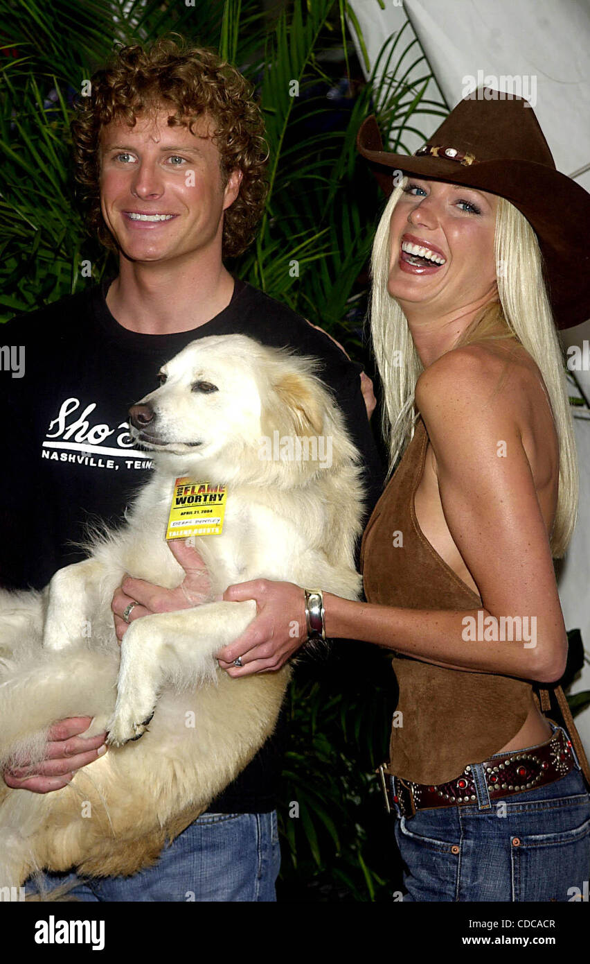 Jan. 1, 2011 - New York, New York, U.S. - K36813JKRON.CMT 2004 FLAME ...