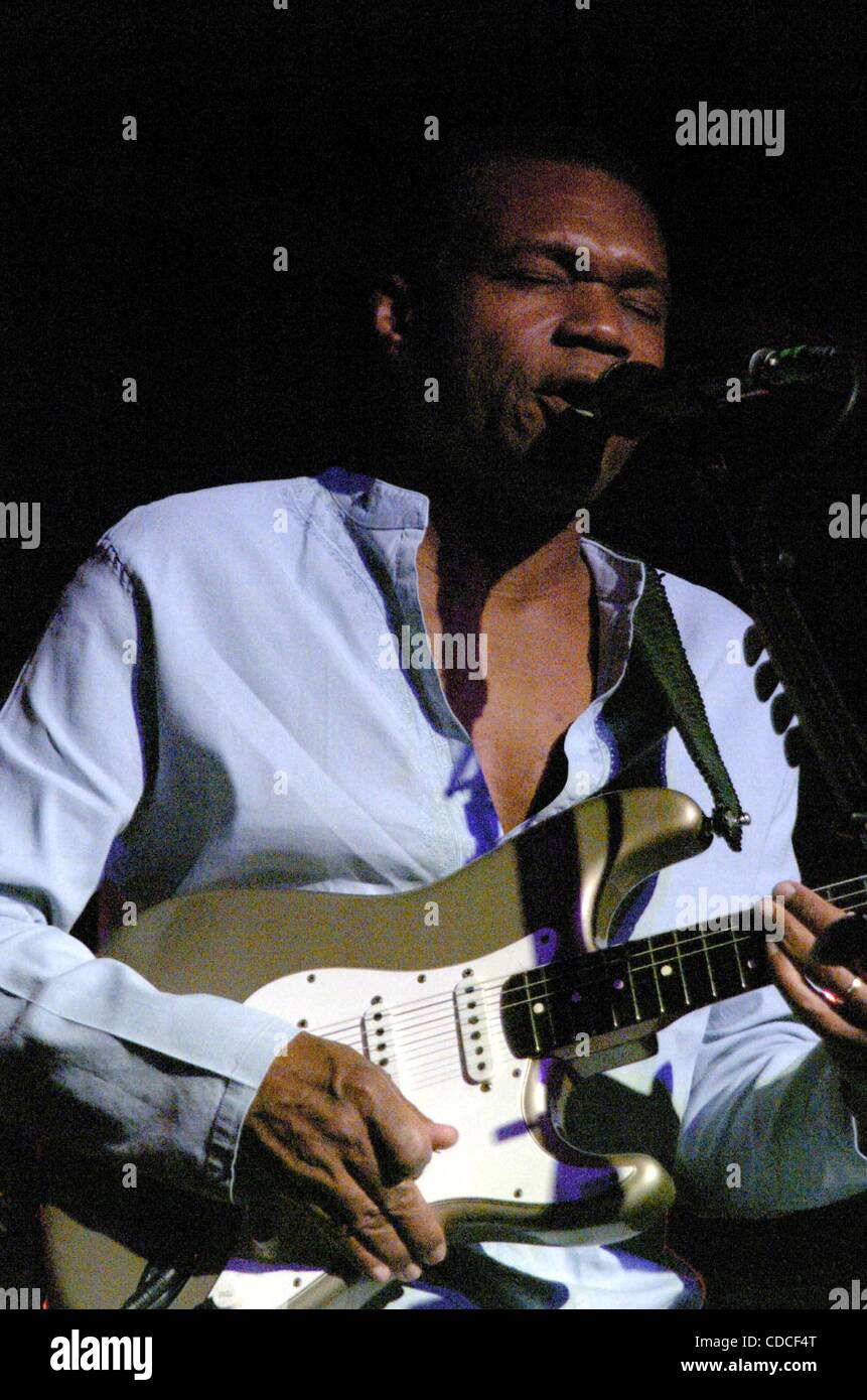 Jan. 1, 2011 - New York, New York, U.S. - K37911JKRON.ROBERT CRAY ...