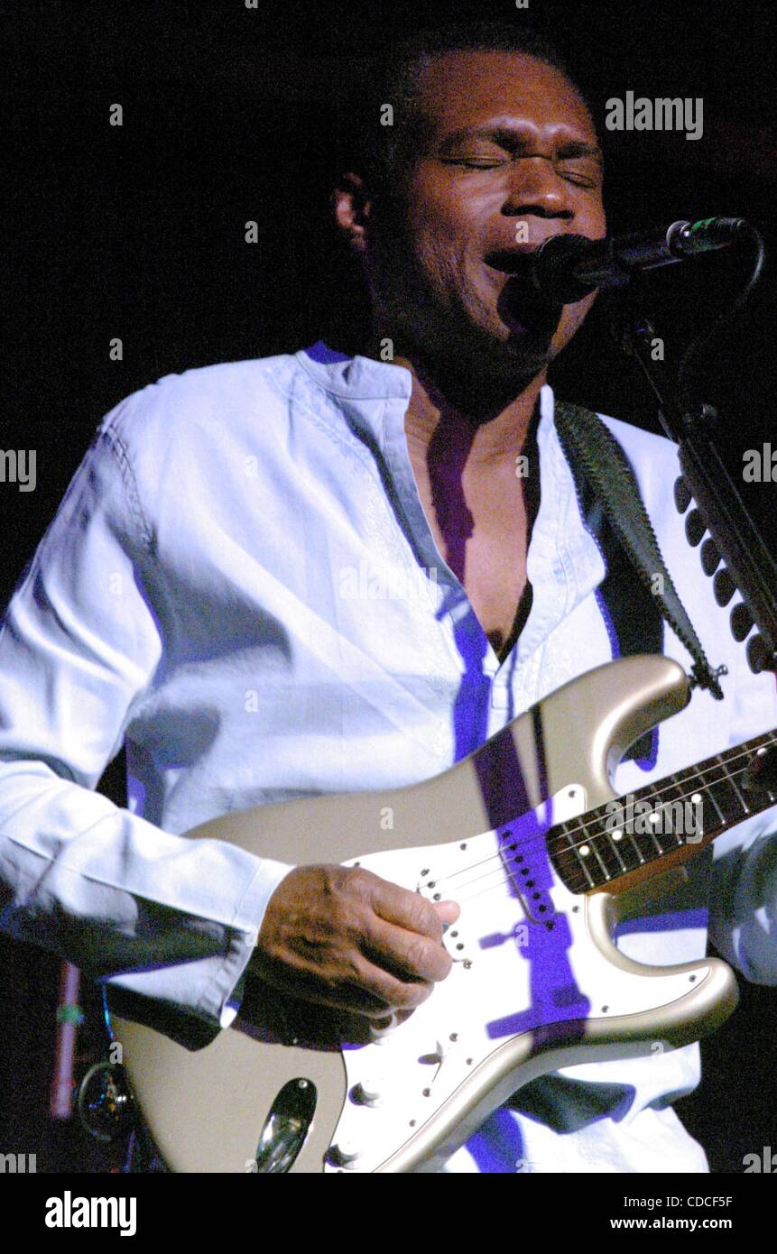 Jan. 1, 2011 - New York, New York, U.S. - K37911JKRON.ROBERT CRAY ...