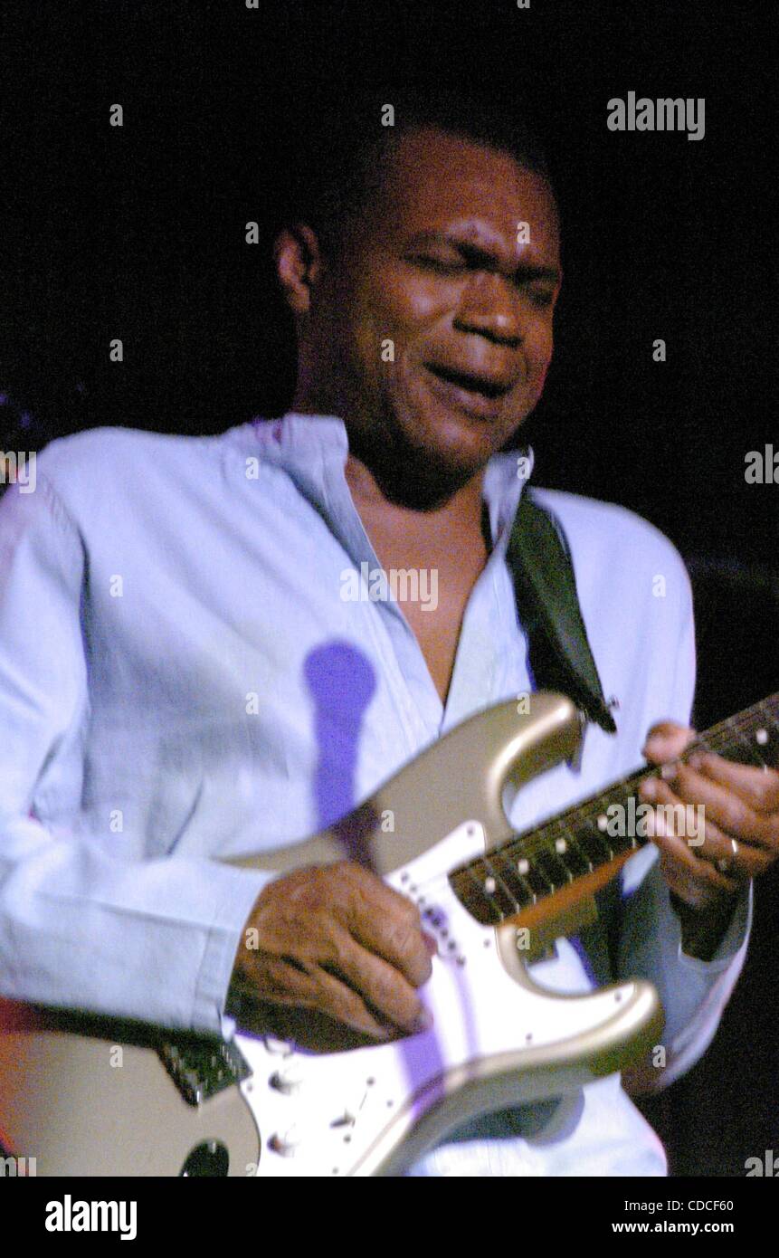 Jan. 1, 2011 - New York, New York, U.S. - K37911JKRON.ROBERT CRAY ...