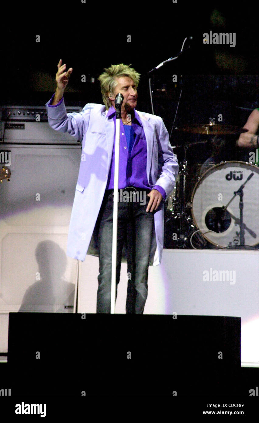 Jan. 1, 2011 - New York, New York, U.S. - K36040JKRON.ROD STEWART IN ...