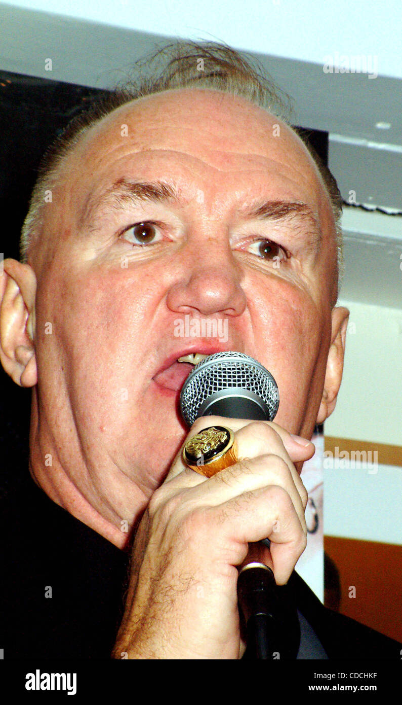 Chuck wepner hi-res stock photography and images - Alamy