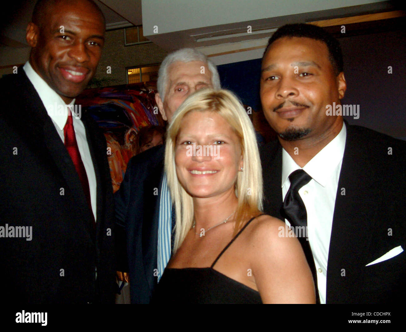 HOLLIS COPEBUD, LIZZIE GRUBMAN AND FREEMAN McNEIL.K31029ML.CELEBRITY ...