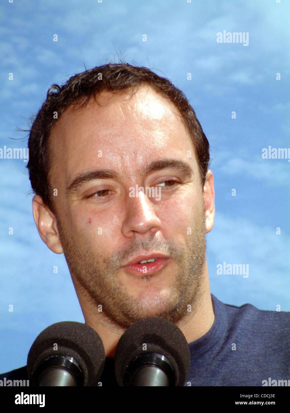 K32736ML MAYOR MICHAEL BLOOMBERG ANNOUNCES DAVE MATTHEWS BAND CONCERT ...