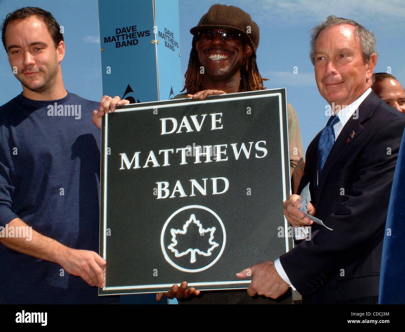 K32736ML MAYOR MICHAEL BLOOMBERG ANNOUNCES DAVE MATTHEWS BAND CONCERT ...