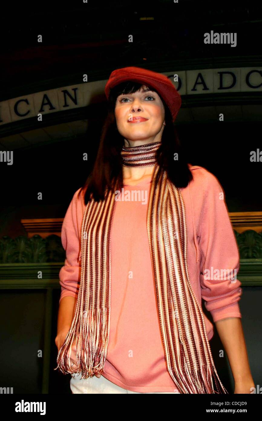 Bachelorette show hi-res stock photography and images - Alamy