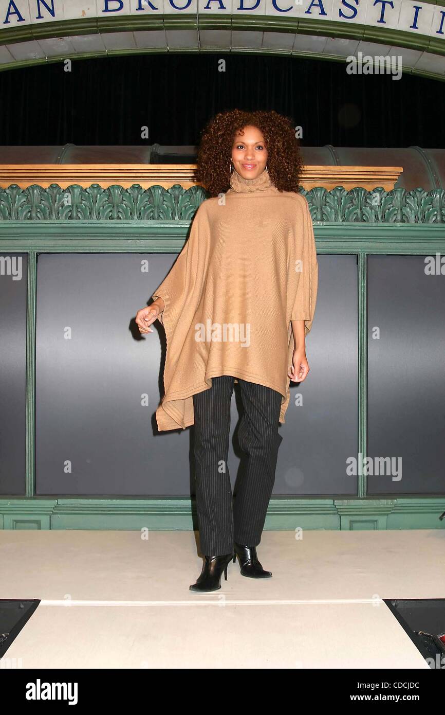 K35903ML.MEREDITH PHILLIPS FROM THE BACHELORETTE JOINS DOCKERS FOR ...