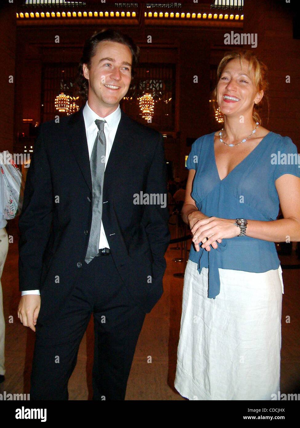 K31674ML. SD06/09/2003..FRIENDS OF THE HIGH LINE PARTY ''DESIGNING THE ...