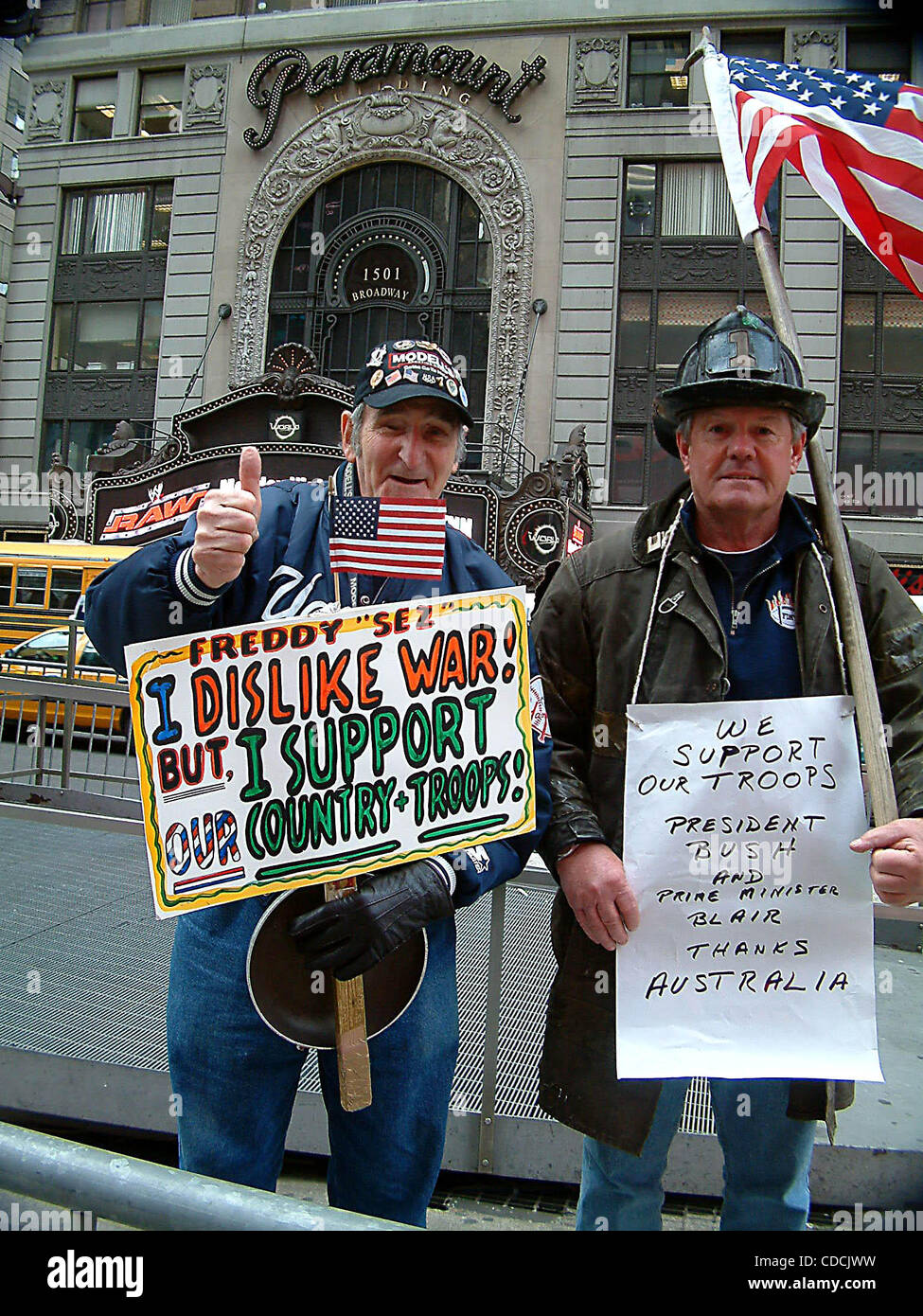 FREDDY FLIP MULLEN.K29677ML .WAR PROTEST AT TIME SQUARE IN NEW YORK New ...