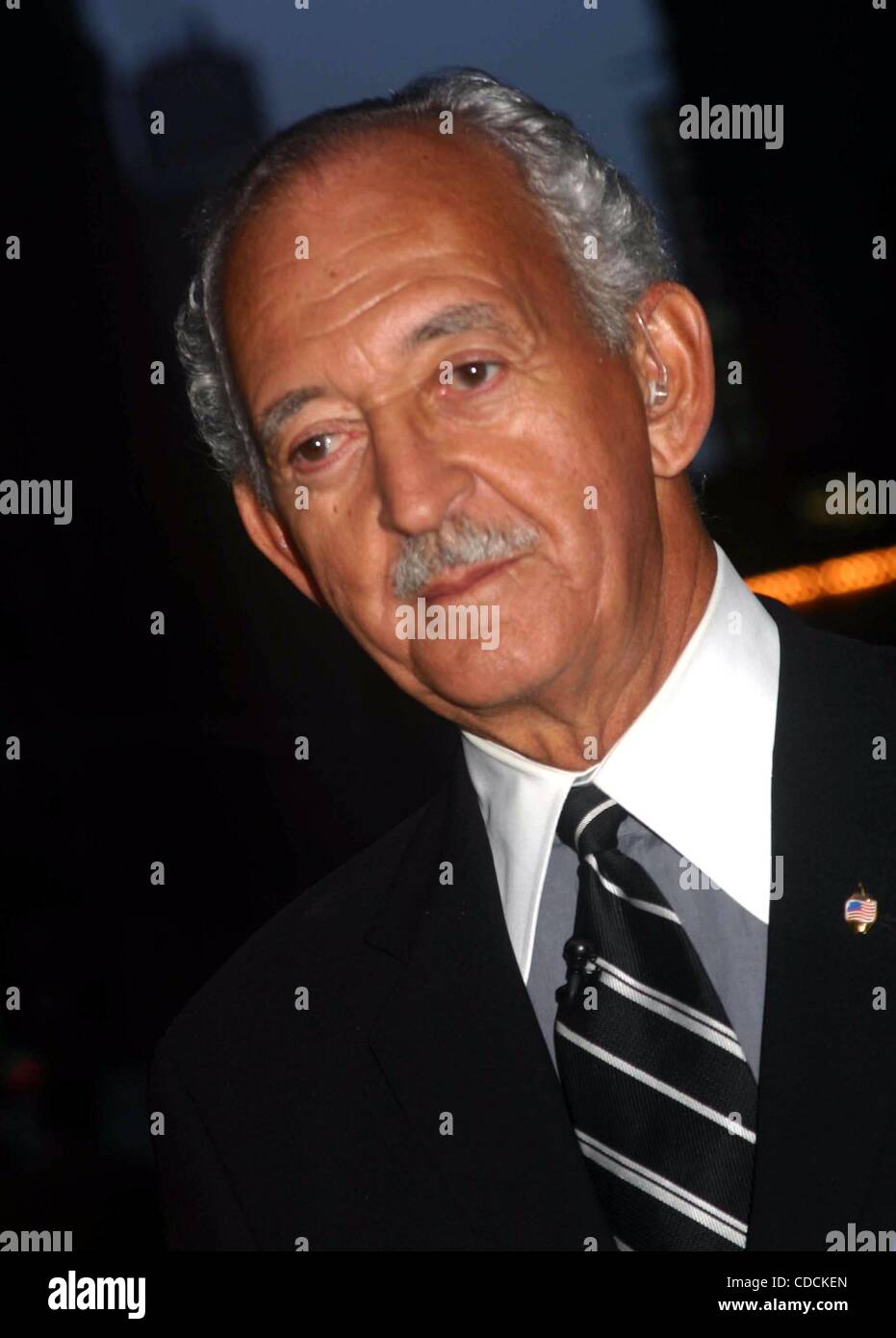 K37359.HERMAN FARRELL OUTSIDE THE SHERATON HOTEL NEW YORK New York 05 ...