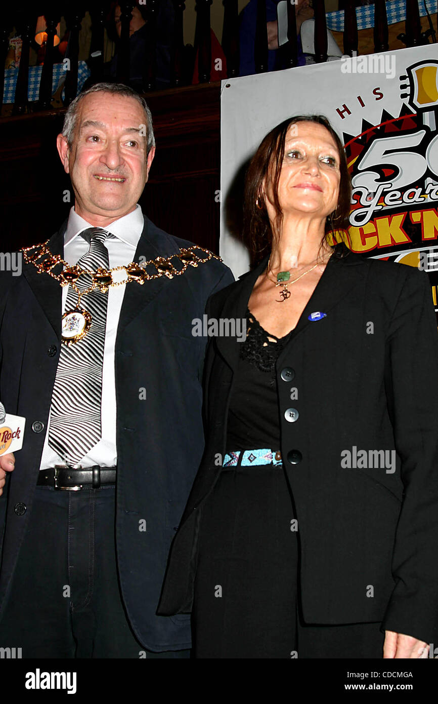 K35057ML.THE HARD ROCK CAFE AND PEPSI CELEBRATE 50 YEARS OF ROCK WITH ...