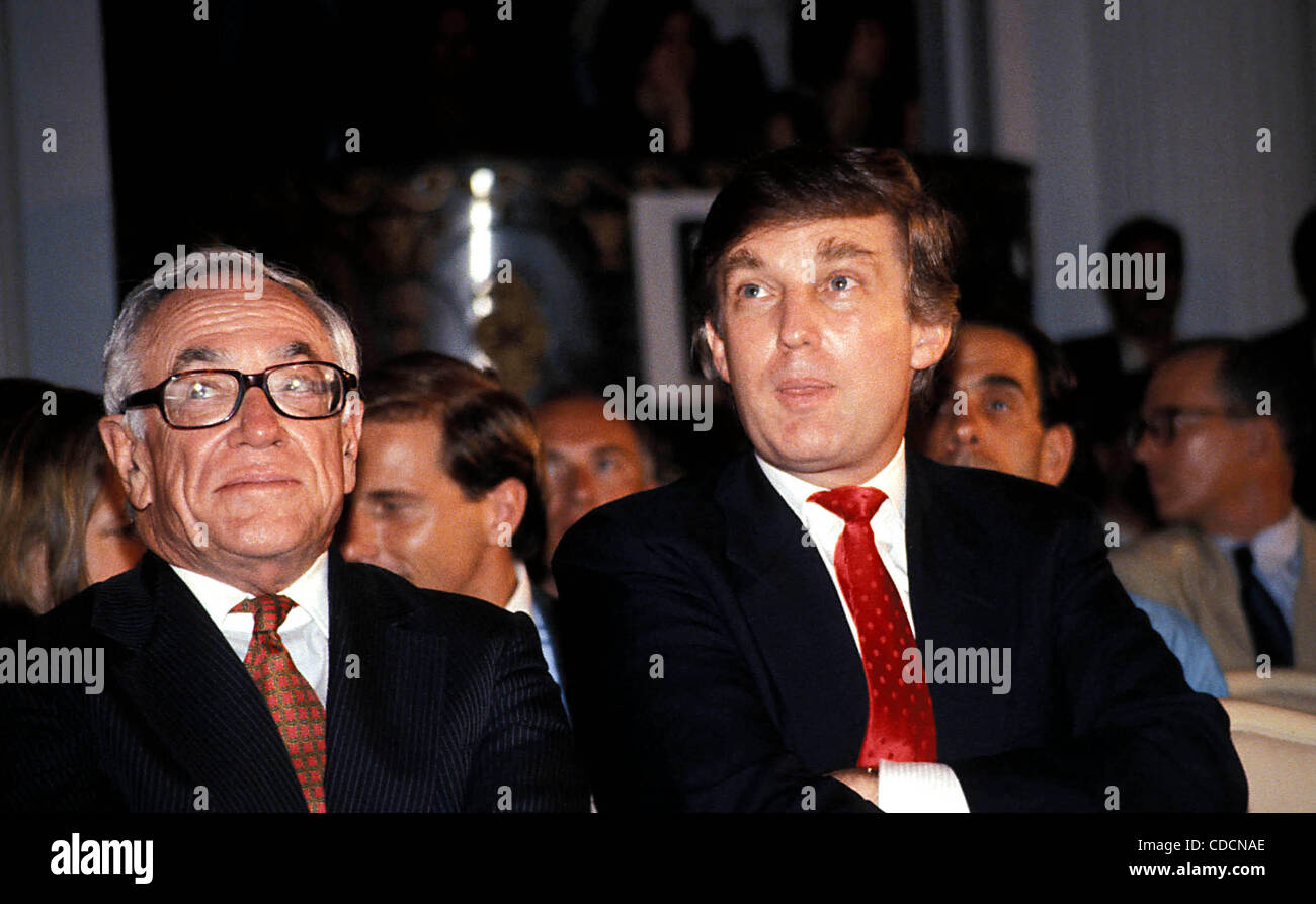 F8781.MALCOLM FORBES AND DONALD TRUMP. / 1989.DTRUMPMN(Credit Image: Â ...