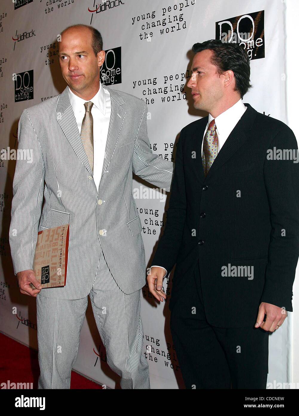 K36554ML.THE 2004 DO SOMETHING BRICK AWARDS AT THE METROPOLITAN ...