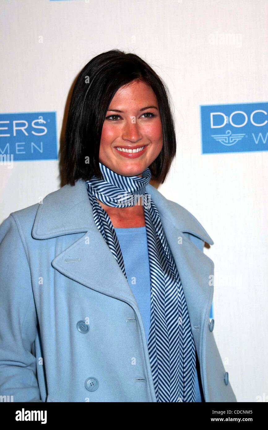 K35903ML.MEREDITH PHILLIPS FROM THE BACHELORETTE JOINS DOCKERS FOR ...