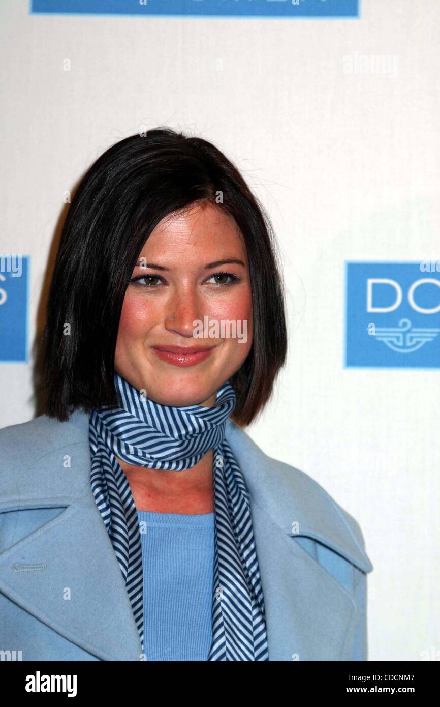 K35903ML.MEREDITH PHILLIPS FROM THE BACHELORETTE JOINS DOCKERS FOR ...