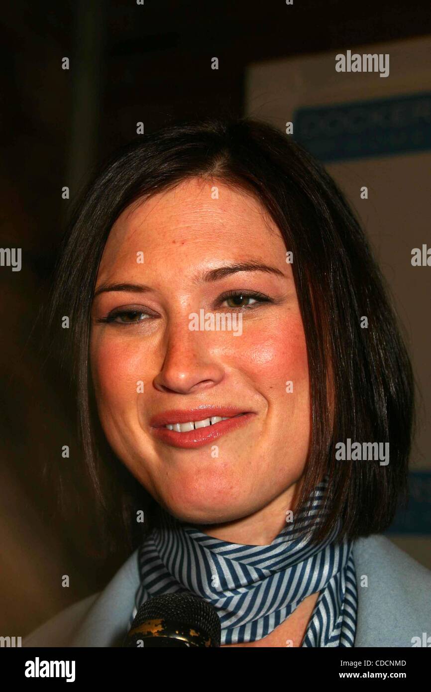 K35903ML.MEREDITH PHILLIPS FROM THE BACHELORETTE JOINS DOCKERS FOR ...