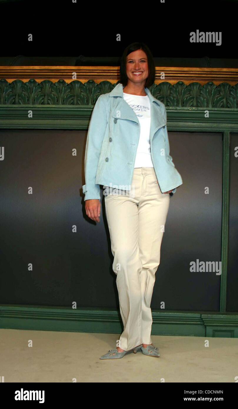 K35903ML.MEREDITH PHILLIPS FROM THE BACHELORETTE JOINS DOCKERS FOR ...