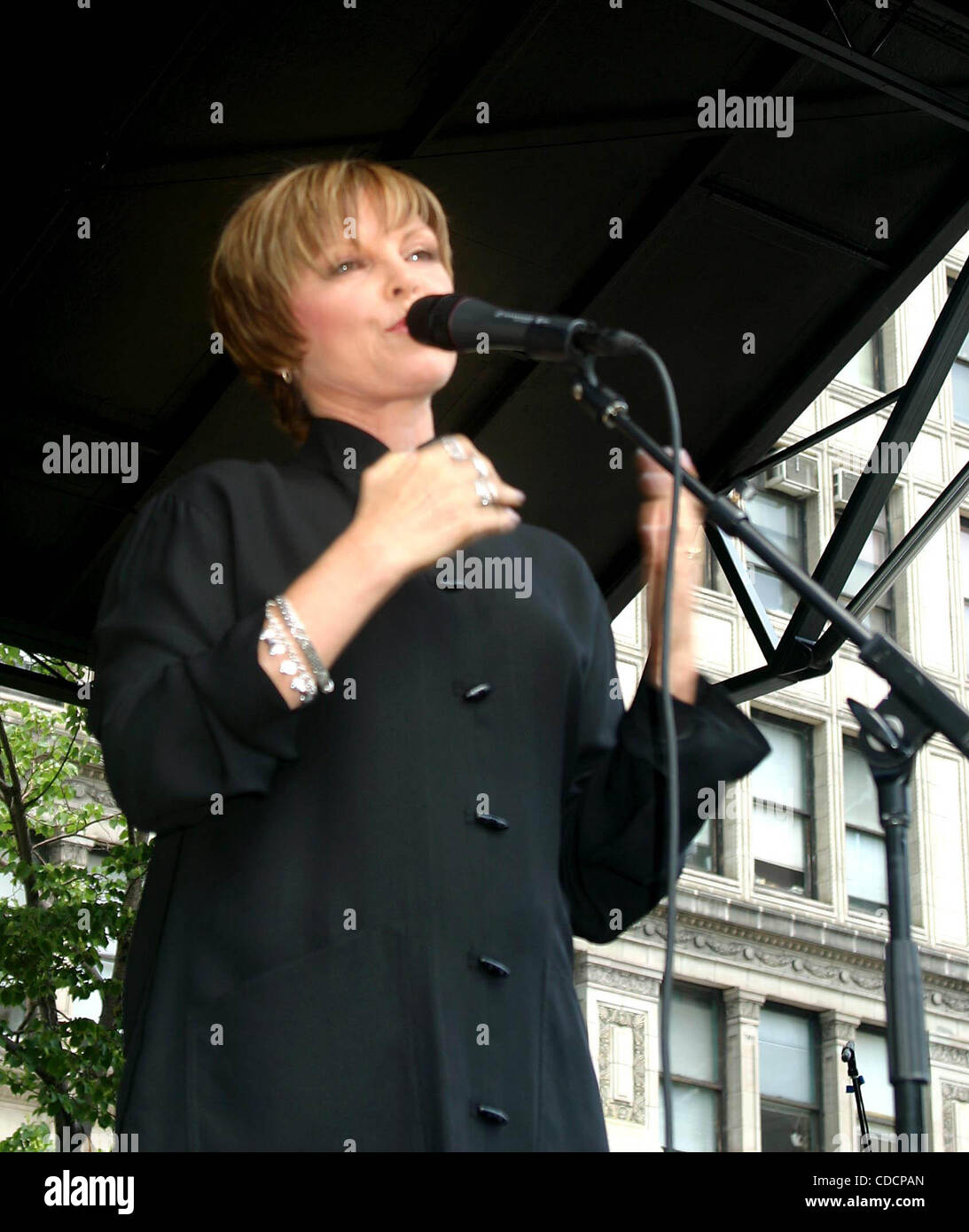 K37577ML.PAT BENATAR TO KICK-OFF SUMMER SEASON WITH FREE PERFORMANCE IN ...