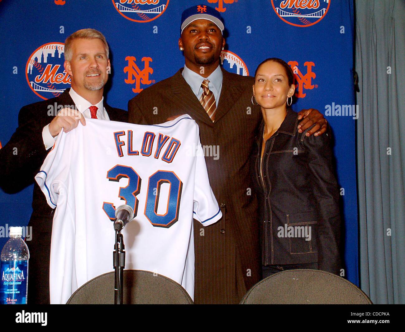 STEVE PHILLIPS AND CLIFF FLOYD.K28286ML SD1223.METS PRESS CONFERENCE TO ...