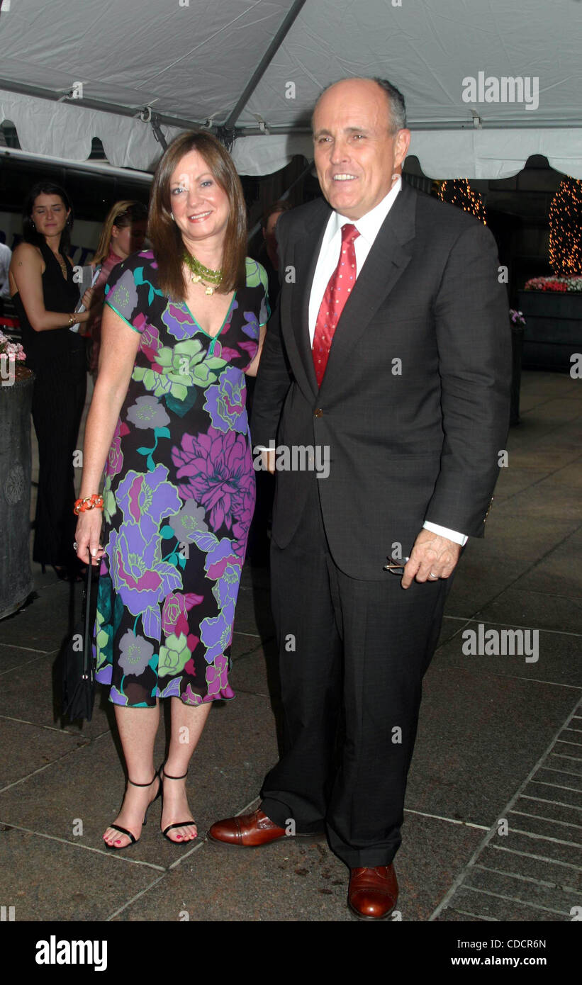K37895ML.PARTY TO CELEBRATE SIRIO MACCIONI'S MEMOIR ''SIRIO: THE STORY ...