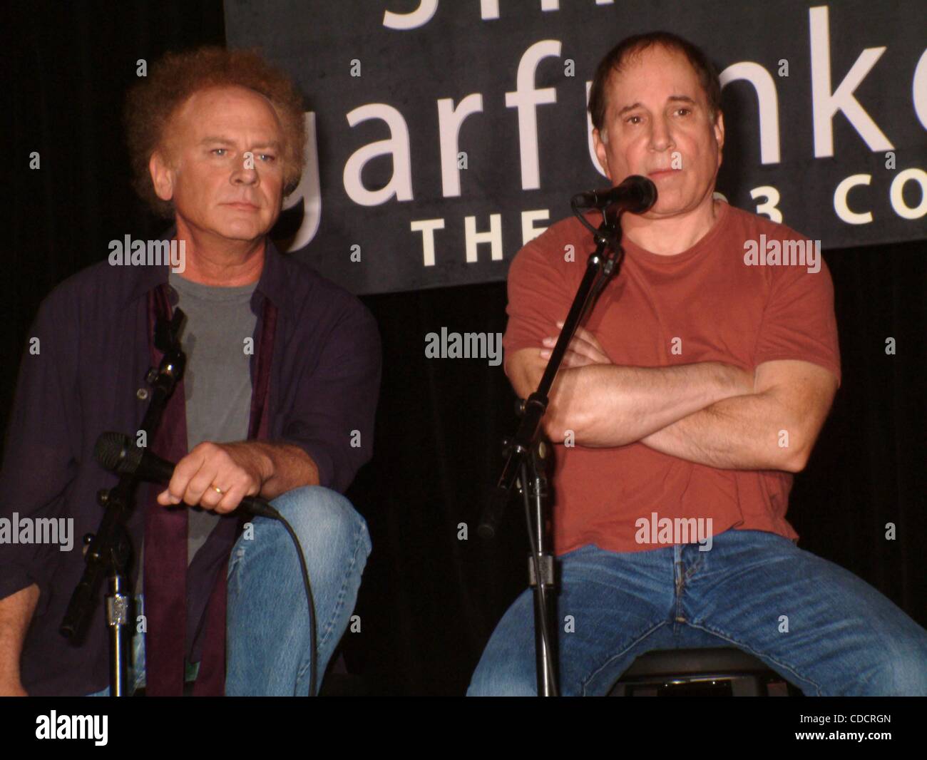 K32676ML.PAUL SIMON AND ART GARFUNKEL TO ANNOUNCE THEIR REUNION,.SIMON ...