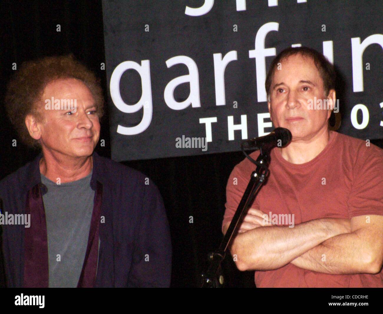 K32676ML.PAUL SIMON AND ART GARFUNKEL TO ANNOUNCE THEIR REUNION,.SIMON ...