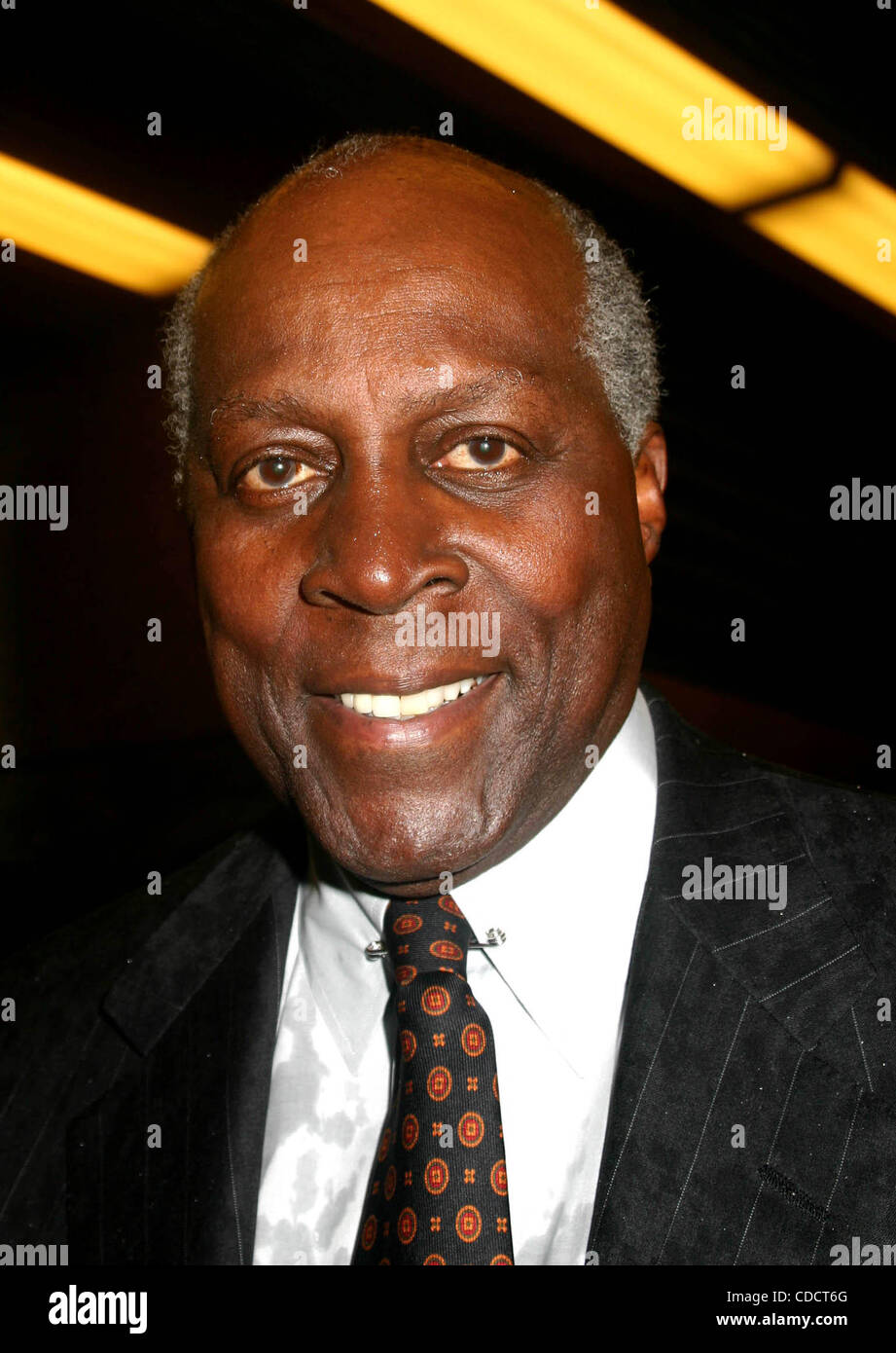 K37183ML.VERNON JORDAN OUT AND ABOUT , NEW YORK New York 05/11/20043 ...