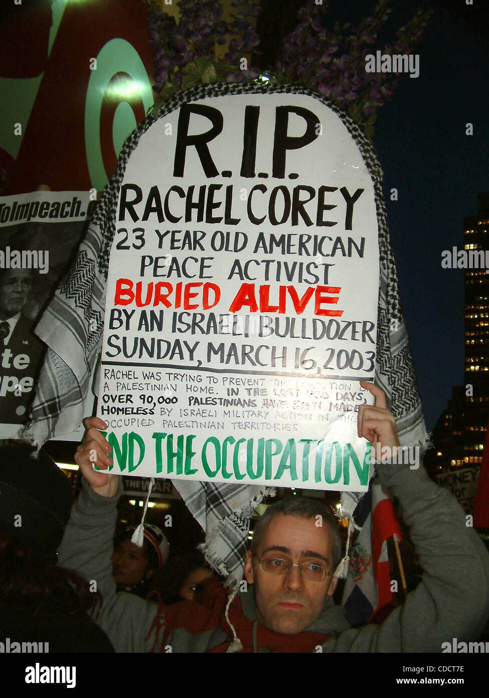 K29677ML .WAR PROTEST AT TIME SQUARE IN NEW YORK New York.3/19/2003 ...