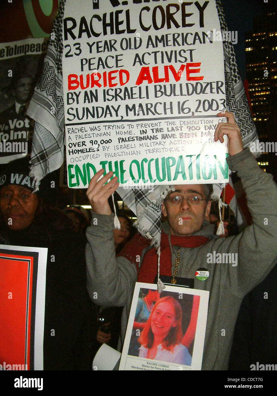 K29677ML .WAR PROTEST AT TIME SQUARE IN NEW YORK New York.3/19/2003 ...