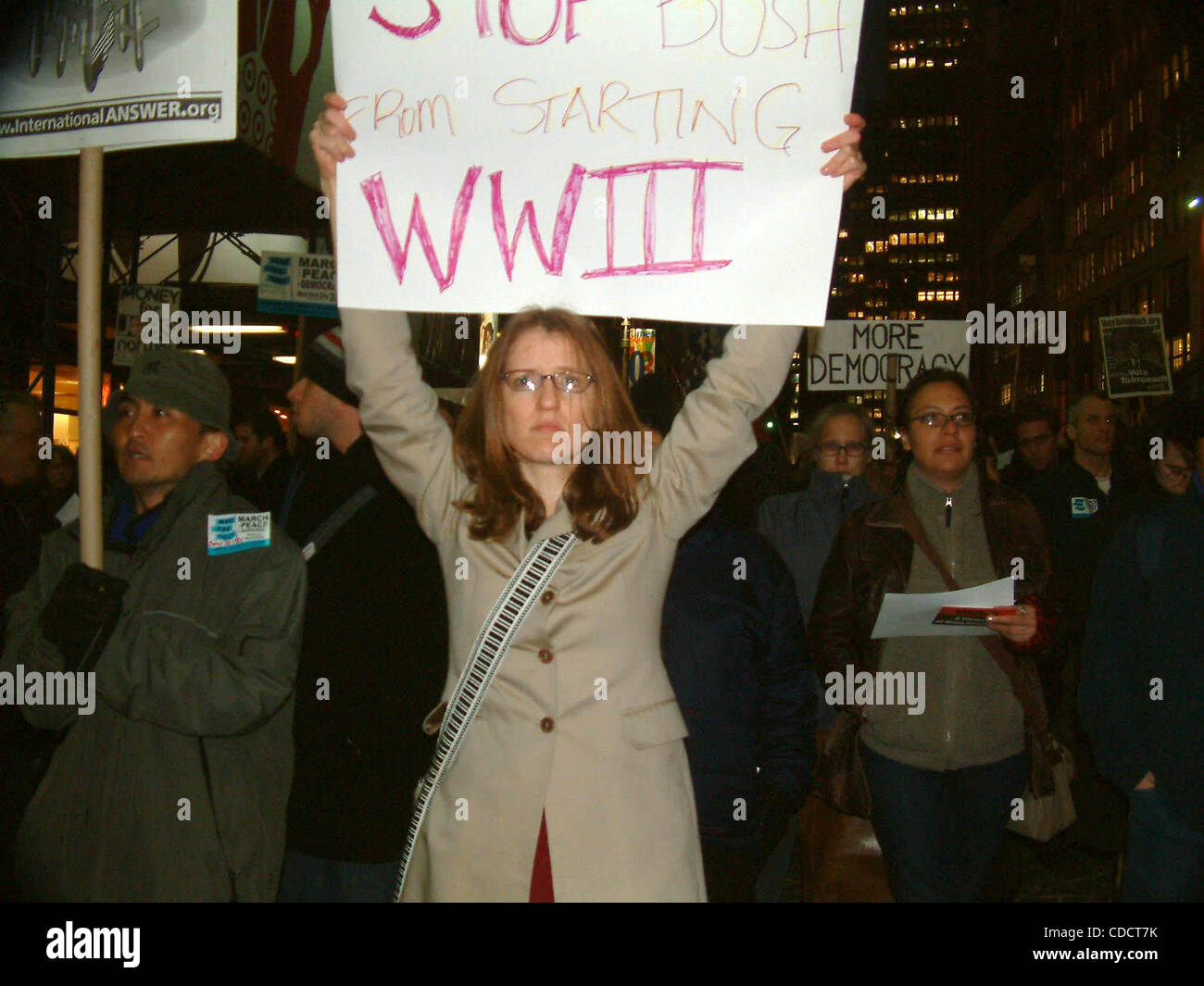 K29677ML .WAR PROTEST AT TIME SQUARE IN NEW YORK New York.3/19/2003 ...