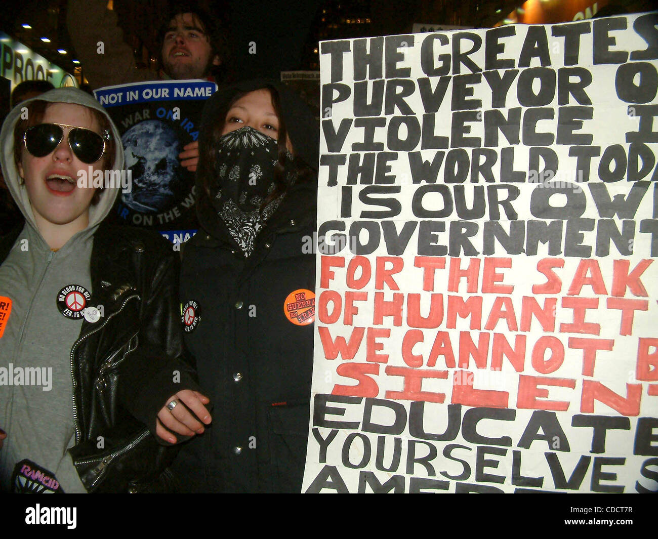 K29677ML .WAR PROTEST AT TIME SQUARE IN NEW YORK New York.3/19/2003 ...