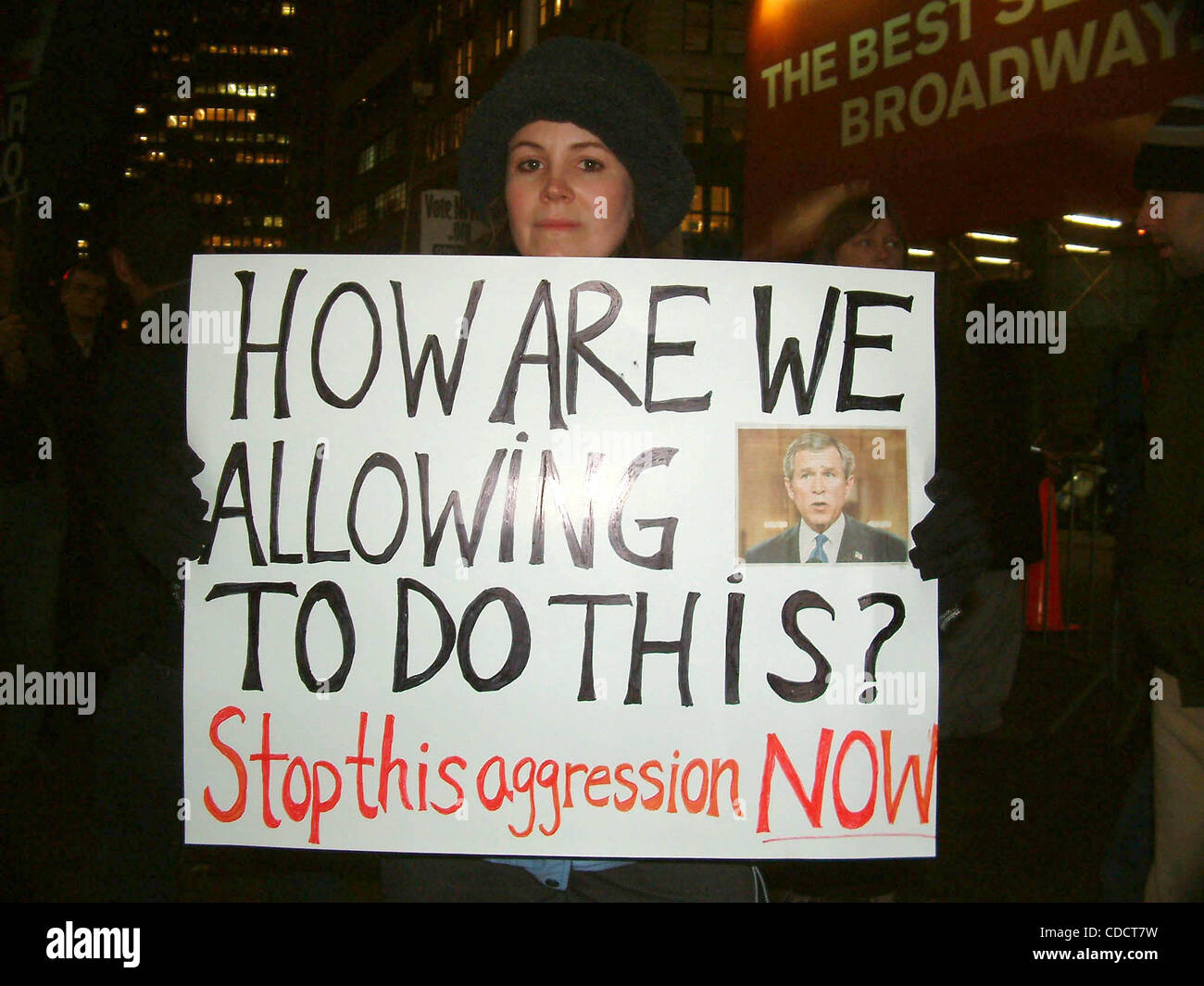 K29677ML .WAR PROTEST AT TIME SQUARE IN NEW YORK New York.3/19/2003 ...