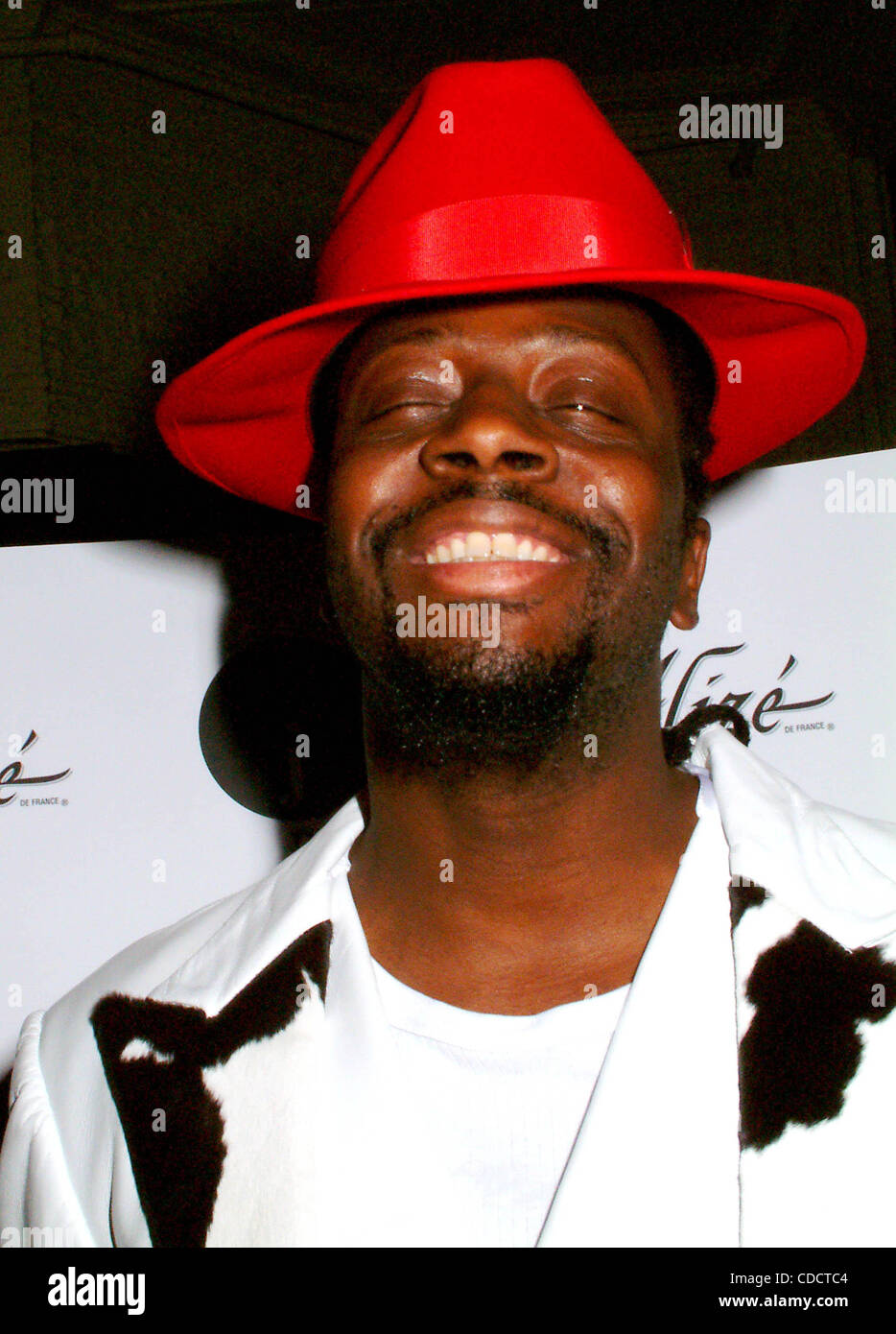 K32918ML .WYCLEF JEAN AND CLIVE DAVIS HOST THE PREACHER'S SON UNVEILING ...