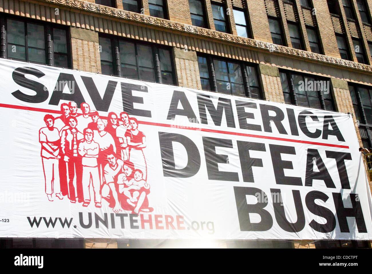 K38792ML.2004 PRESIDENTIAL CAMPAIGN SIGNS.NEW YORK New York 08/17/2004 ...
